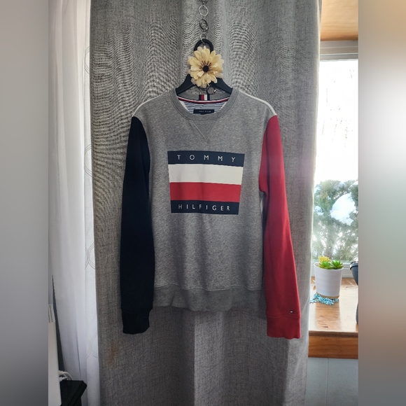 Tommy Hilfiger | Sweaters | Tommy Hilfiger Crew Neck Sweatshirt | Poshmark
